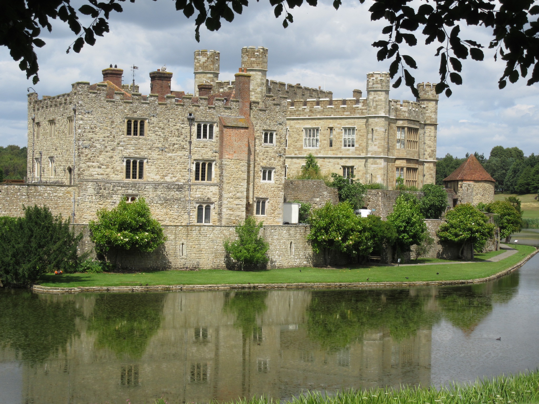 Lovely Leeds Castle – Murphys on the Move